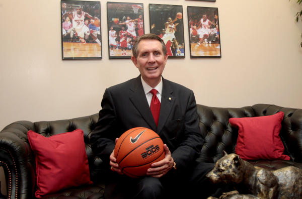 UH's Dickey picks up first basketball signee