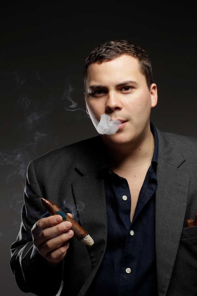 The right puff THE RIGHT PUFF The right puff