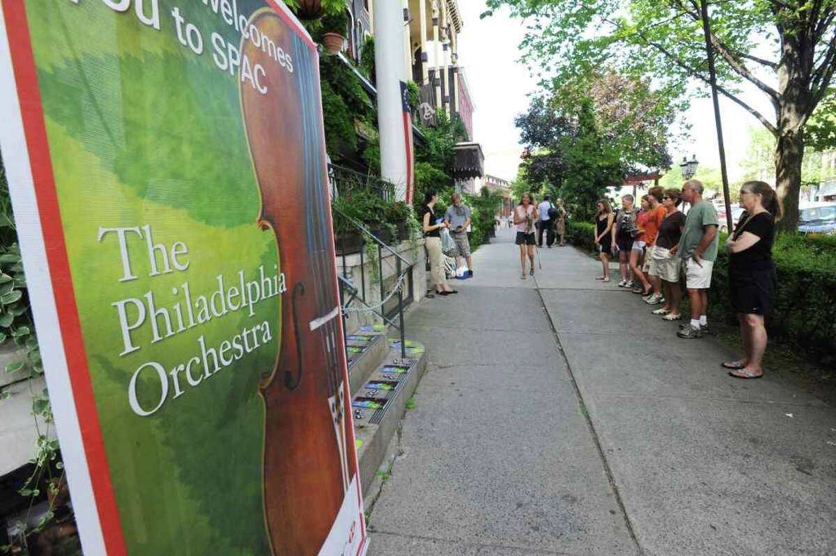 Photos: Pop-up performance