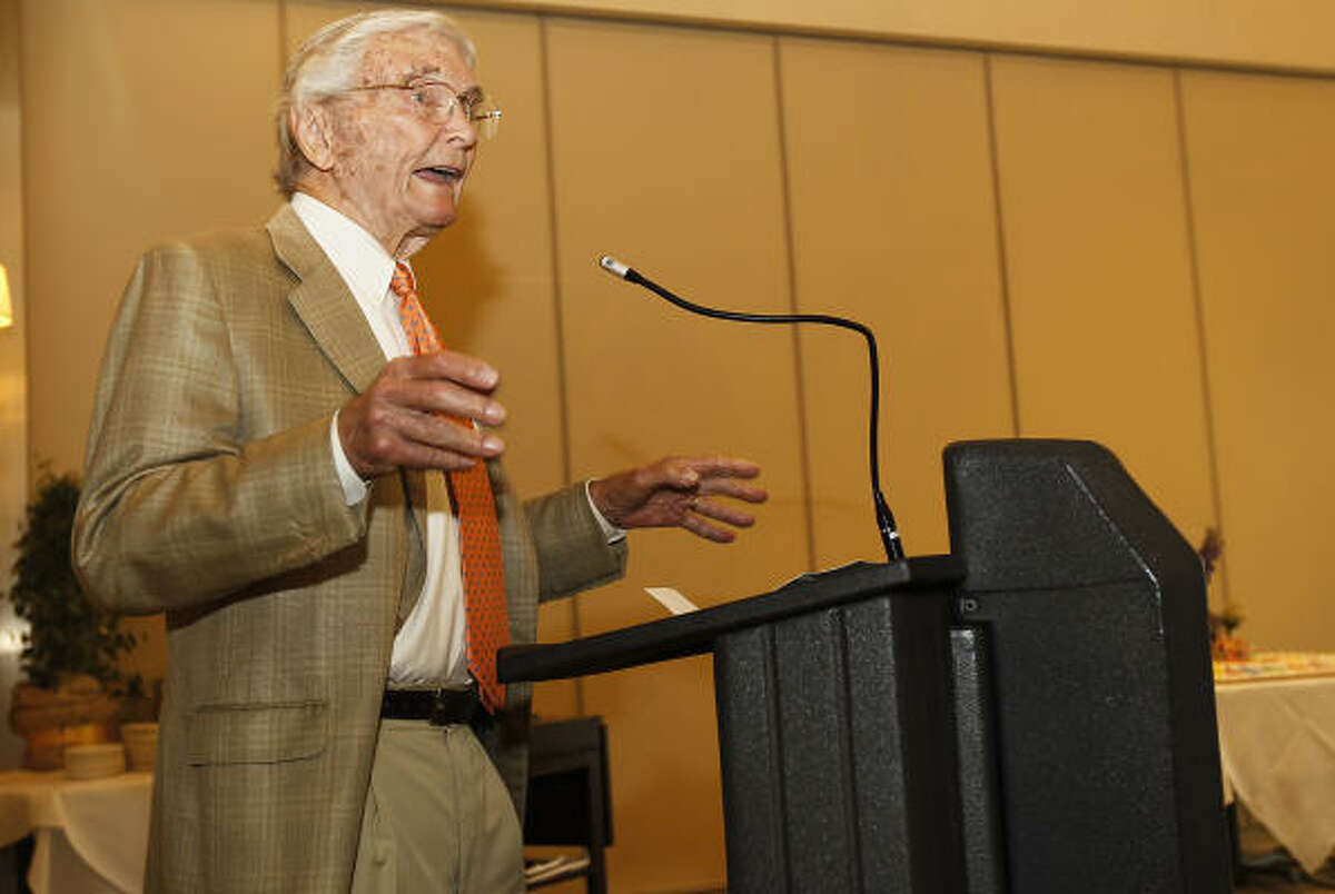 Columnist Leon Hale recalls storied career and long life
