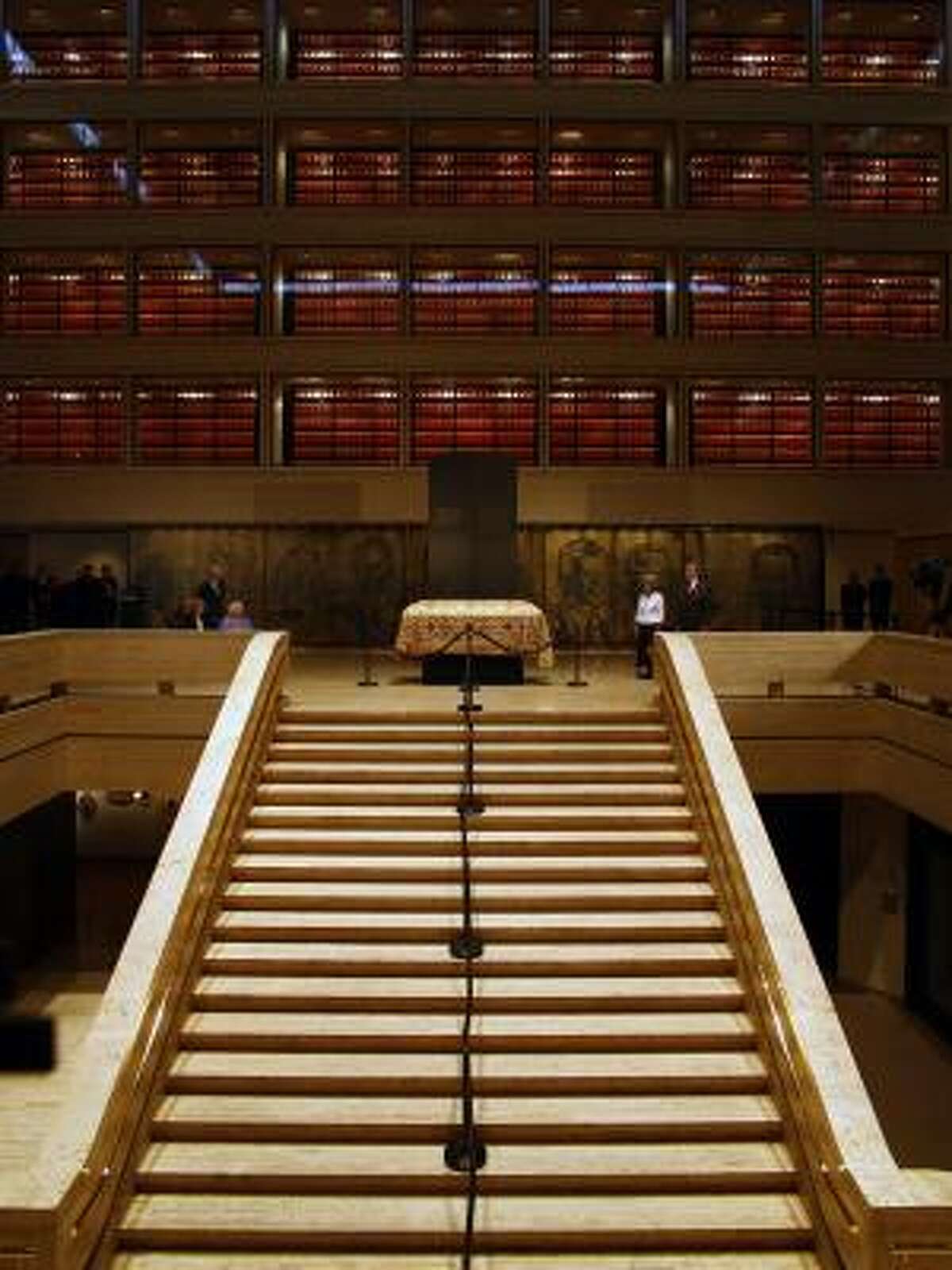 Thousands say goodbye to Lady Bird