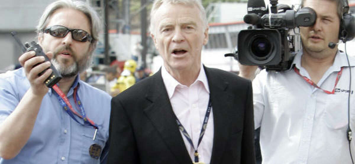 Racing chief Mosley gets support vote after sex scandal