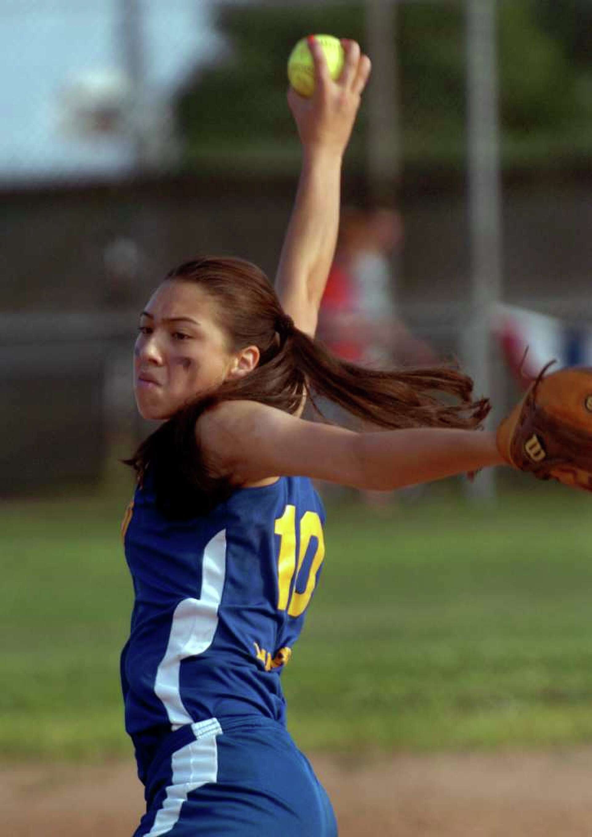 Black Rock softball wins 2-1 in state championship opener