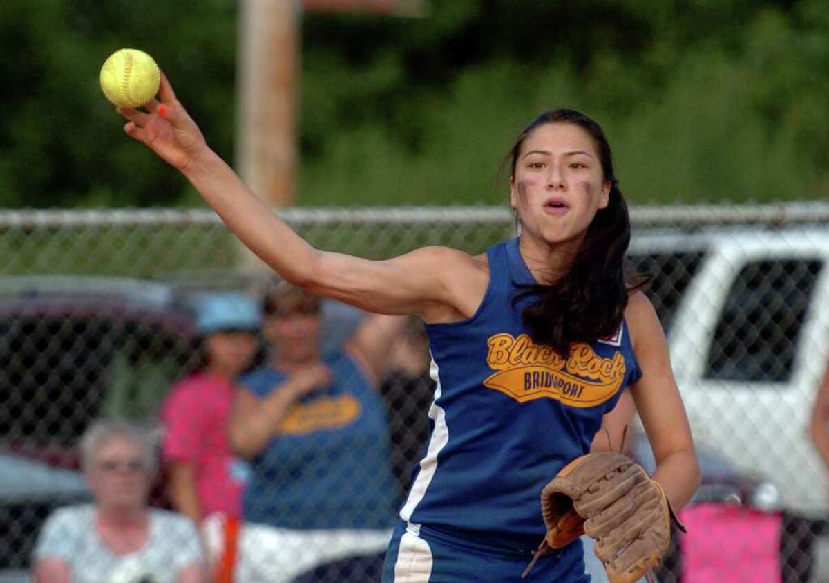 Black Rock softball wins 2-1 in state championship opener
