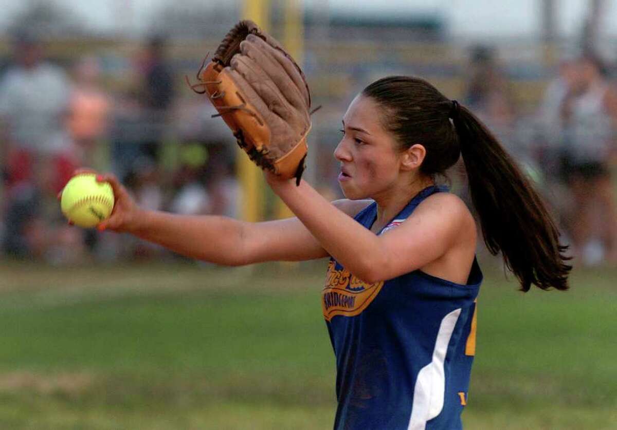 Black Rock softball wins 2-1 in state championship opener