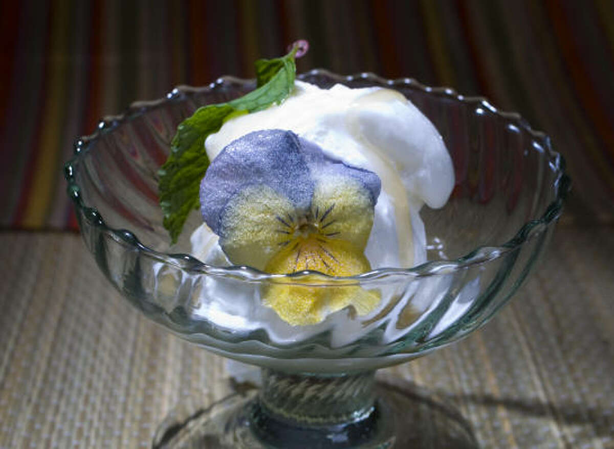 Ice cream coupes: Stylish sundaes for adults