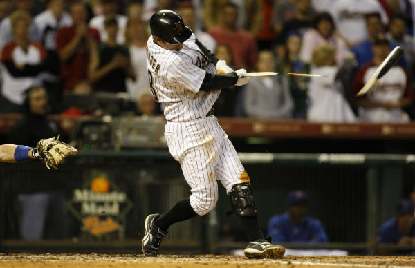 Astros win first with a bat-breaking hit from the new guy