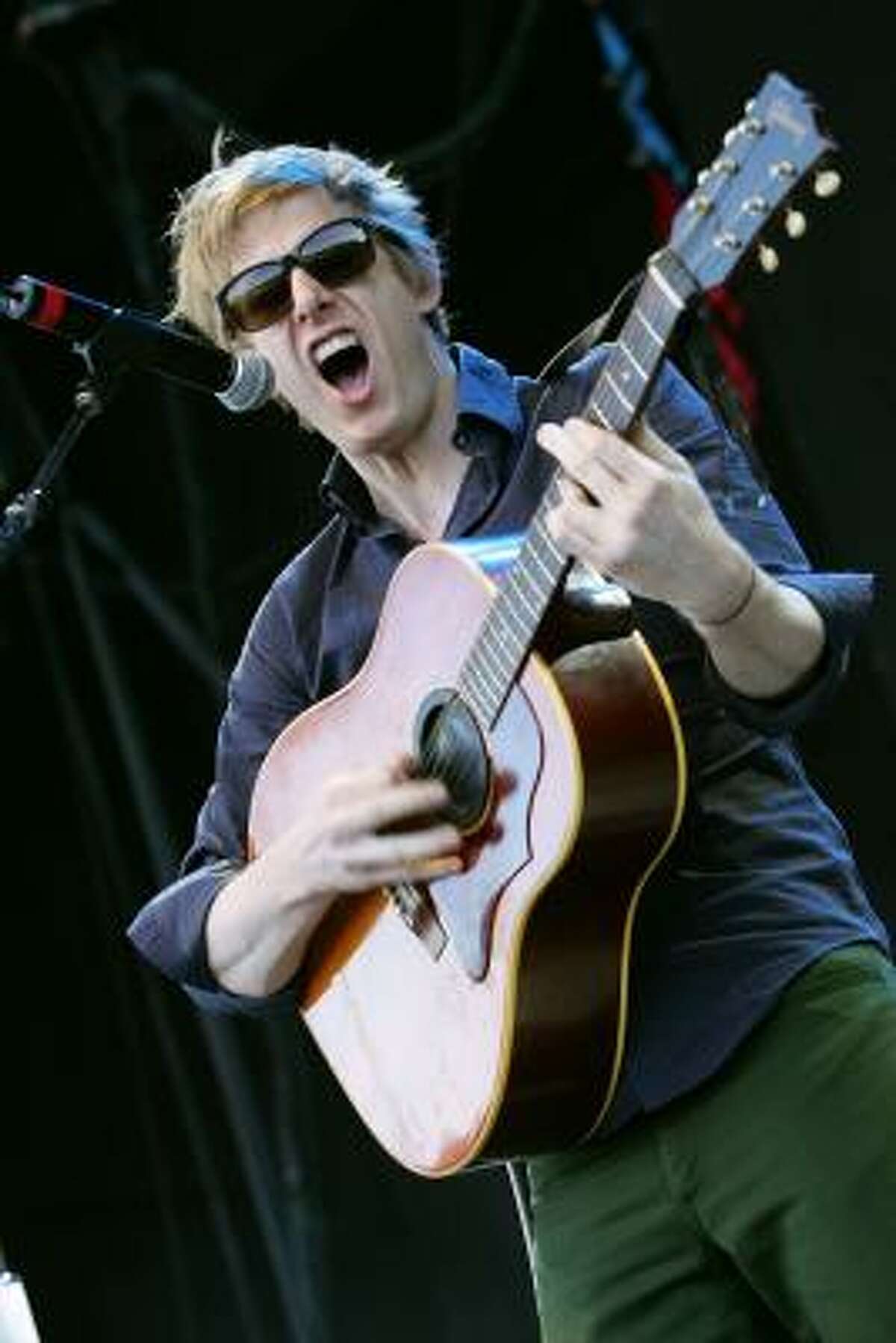 Spoon's Britt Daniel gets off topic