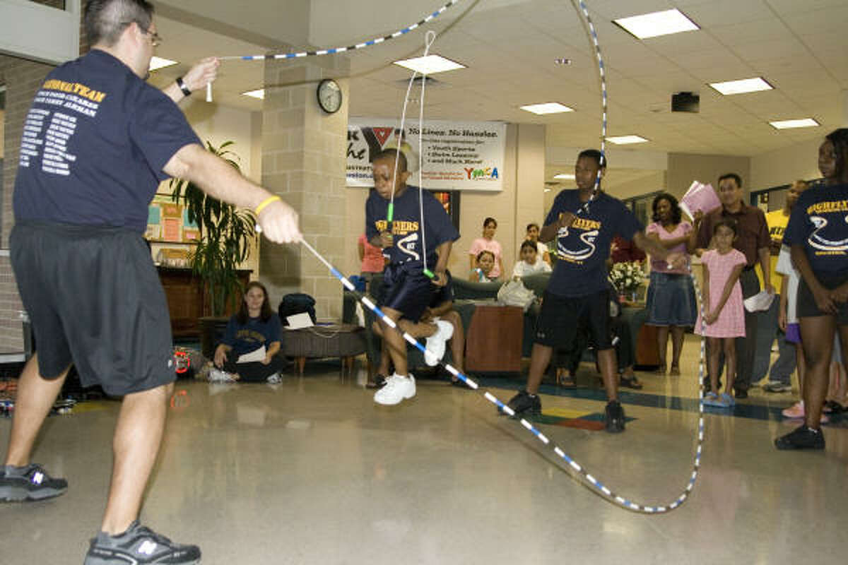 Jump rope team recruits members (w/photos)