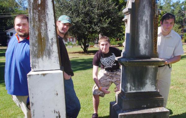 East Texas ghost hunters pursue the paranormal