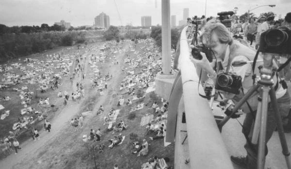 Rendez-Vous Houston in 1986 brought Guinness record sound, light show ...