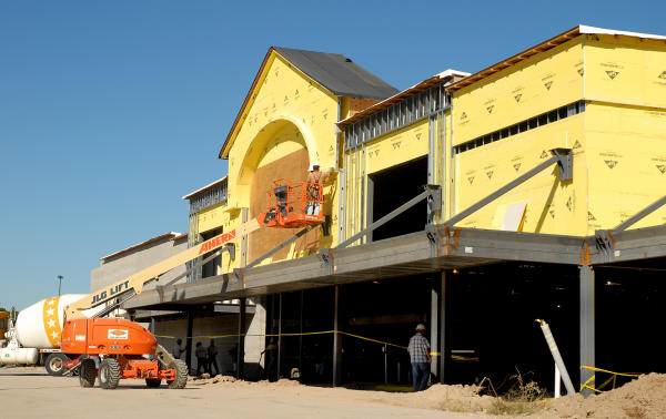 Retail center starts construction in South County