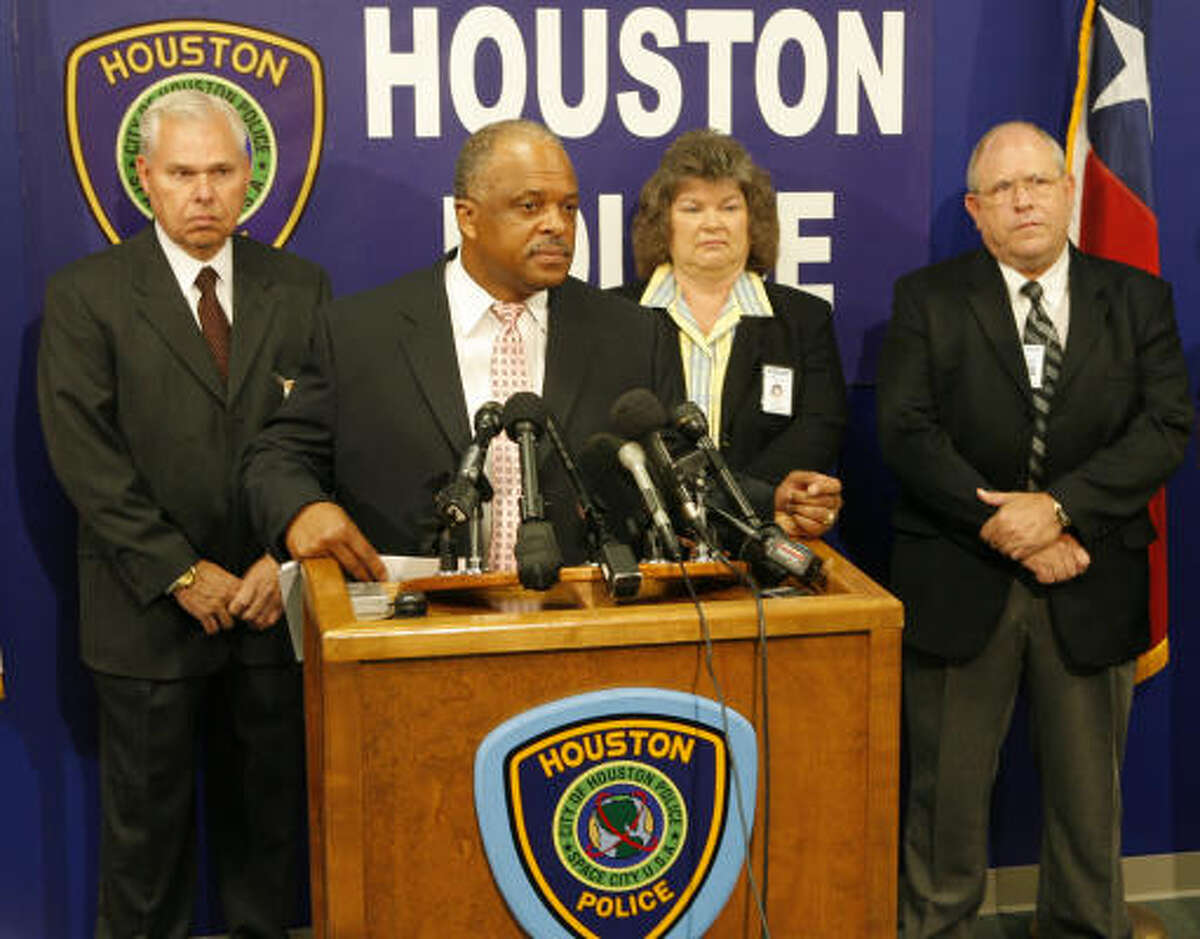 Retired officers dust off their badges for HPD duty