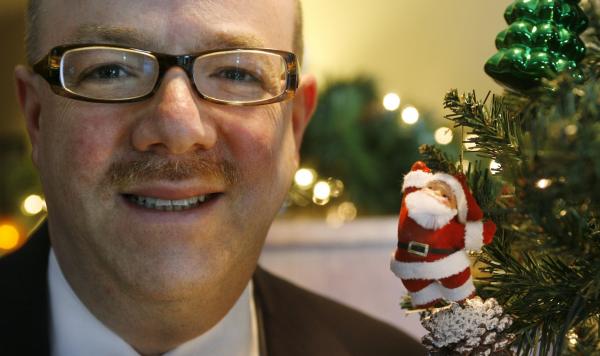 Jewish man finds playing Santa Claus kosher