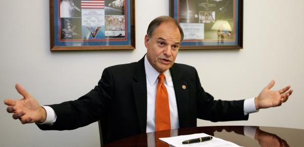 Lampson won't play partisan politics