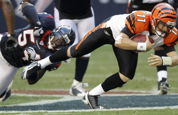 Texans LB Diles out for season with broken leg