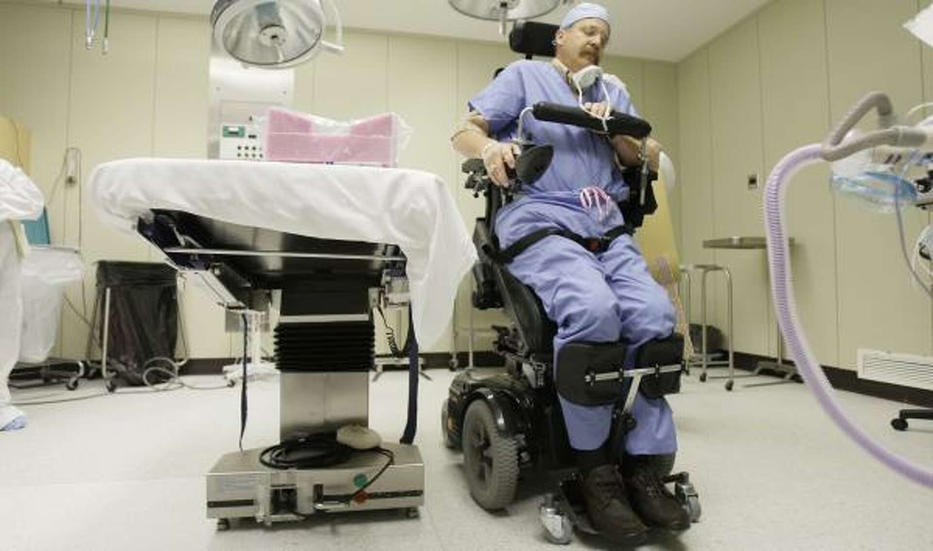 Paralyzed Houston surgeon fights his way back