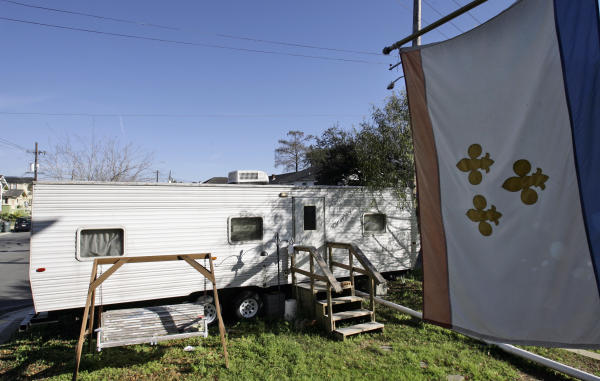 Experts examine FEMA trailers with toxic fumes risk