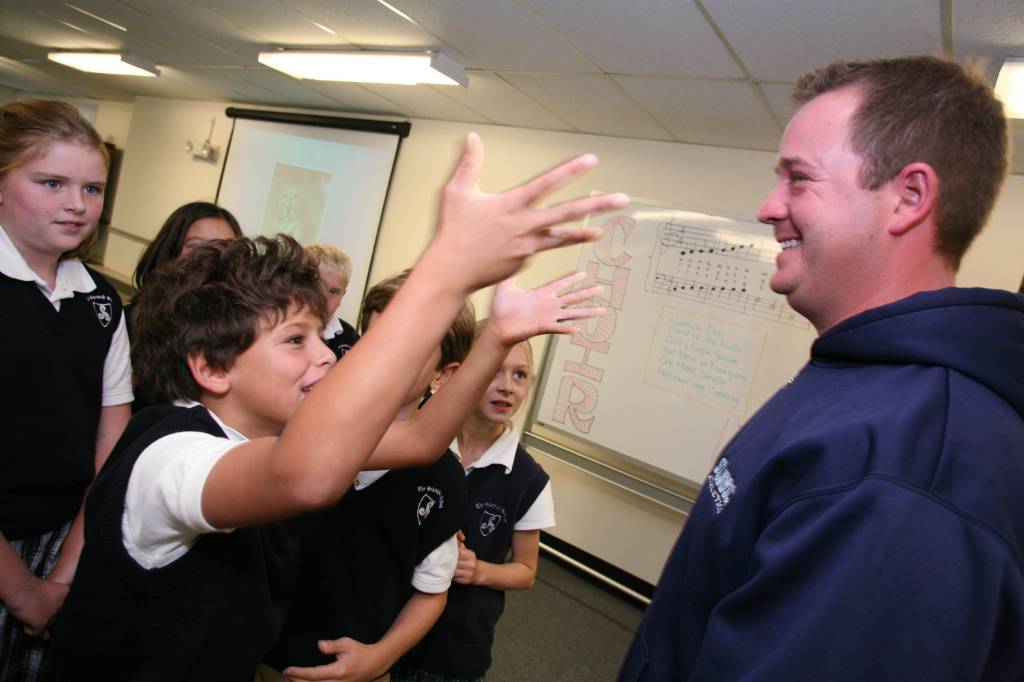 Ex-ballplayer tells students to follow their goals, work hard