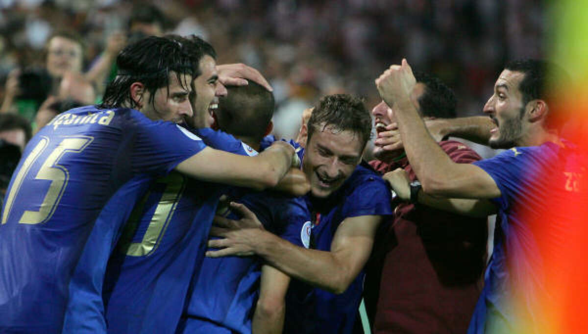 Italy advances on goal surge at World Cup