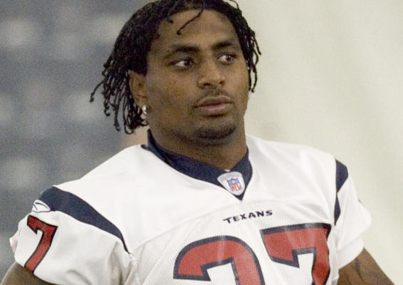 Lundy steps in after Texans clear a path