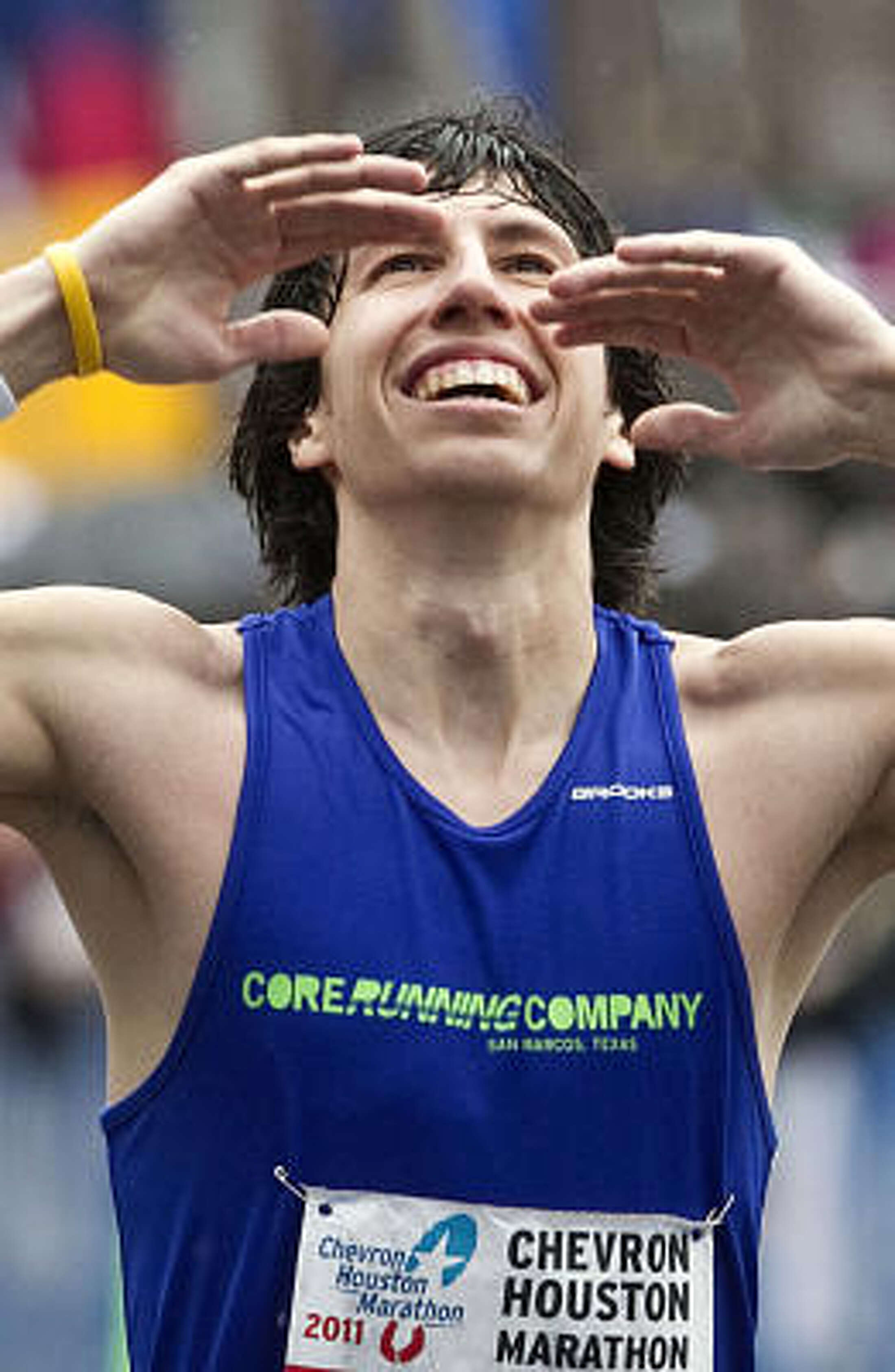 Marathoners have time of their lives, from start to finish