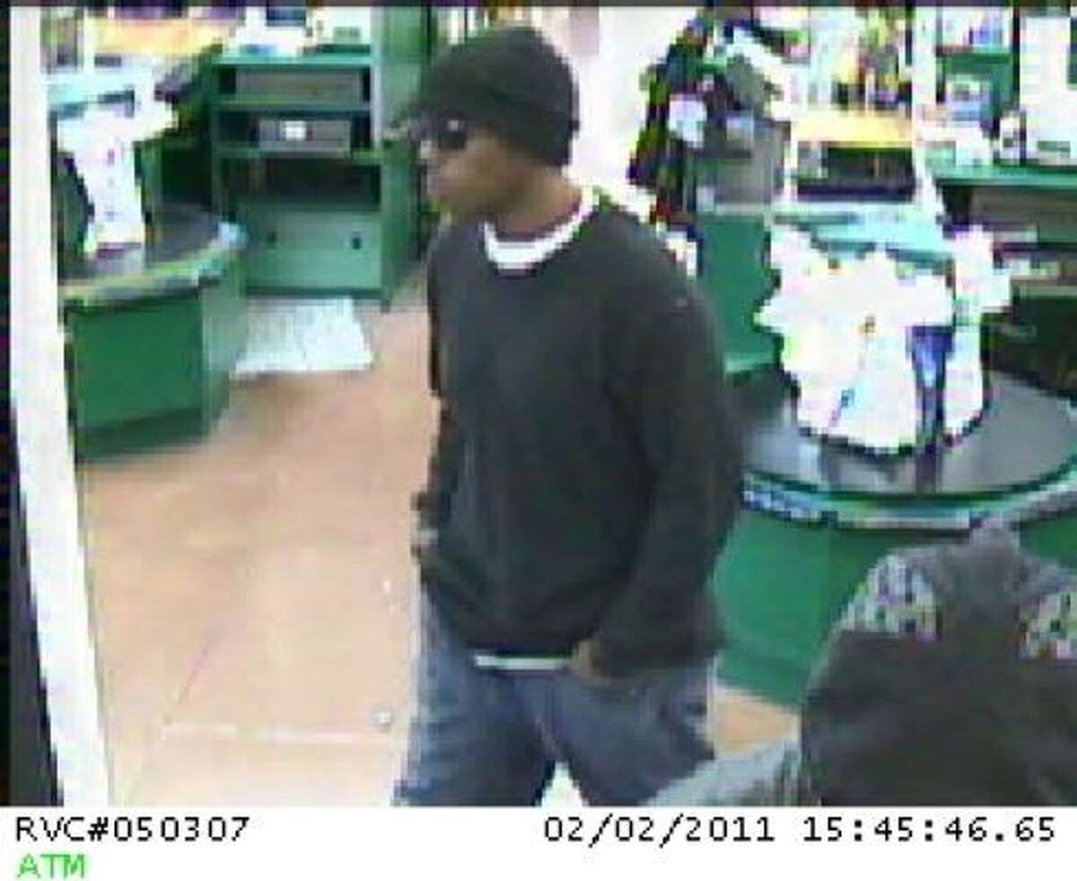 Suspect in Houston Walmart bank robbery sought