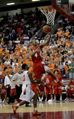 Travis, Hightower win to set up regional final matchup