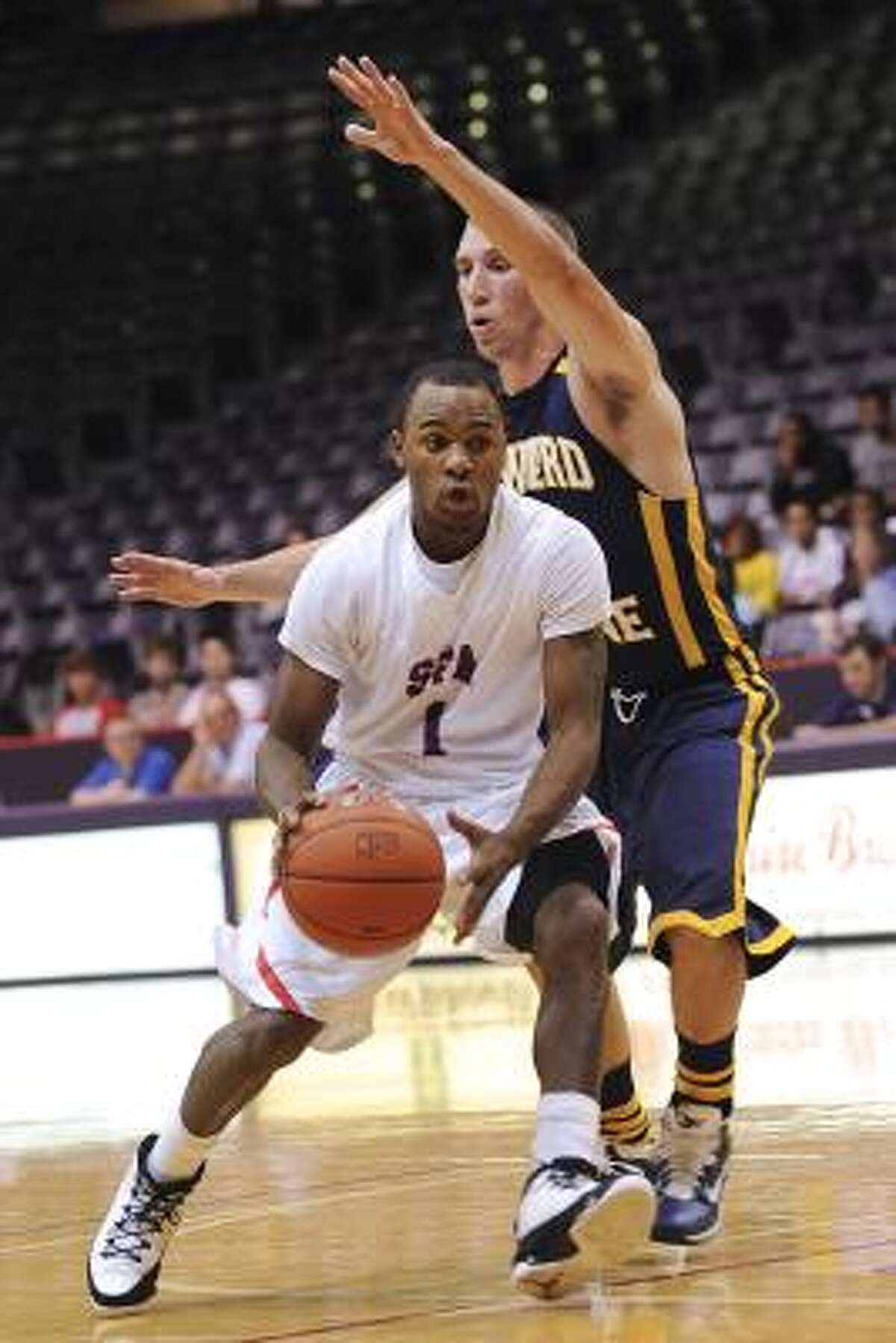 Ex-Yates guard Gardner adjusts to SFA's slower pace