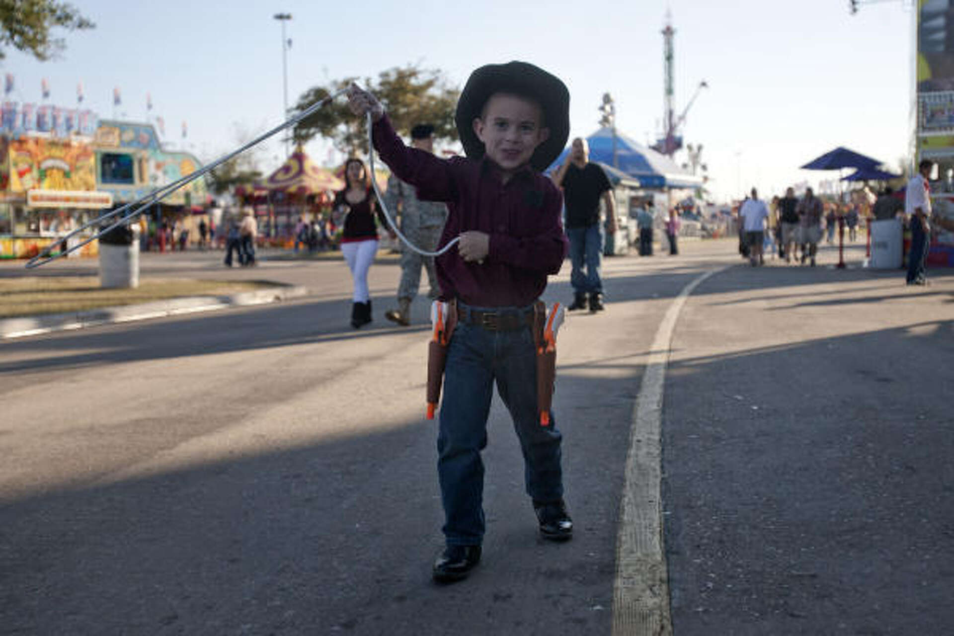 It's your last weekend to hit the rodeo midway