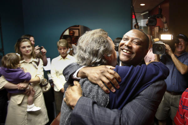 Ex-Texas death row inmate embraces freedom
