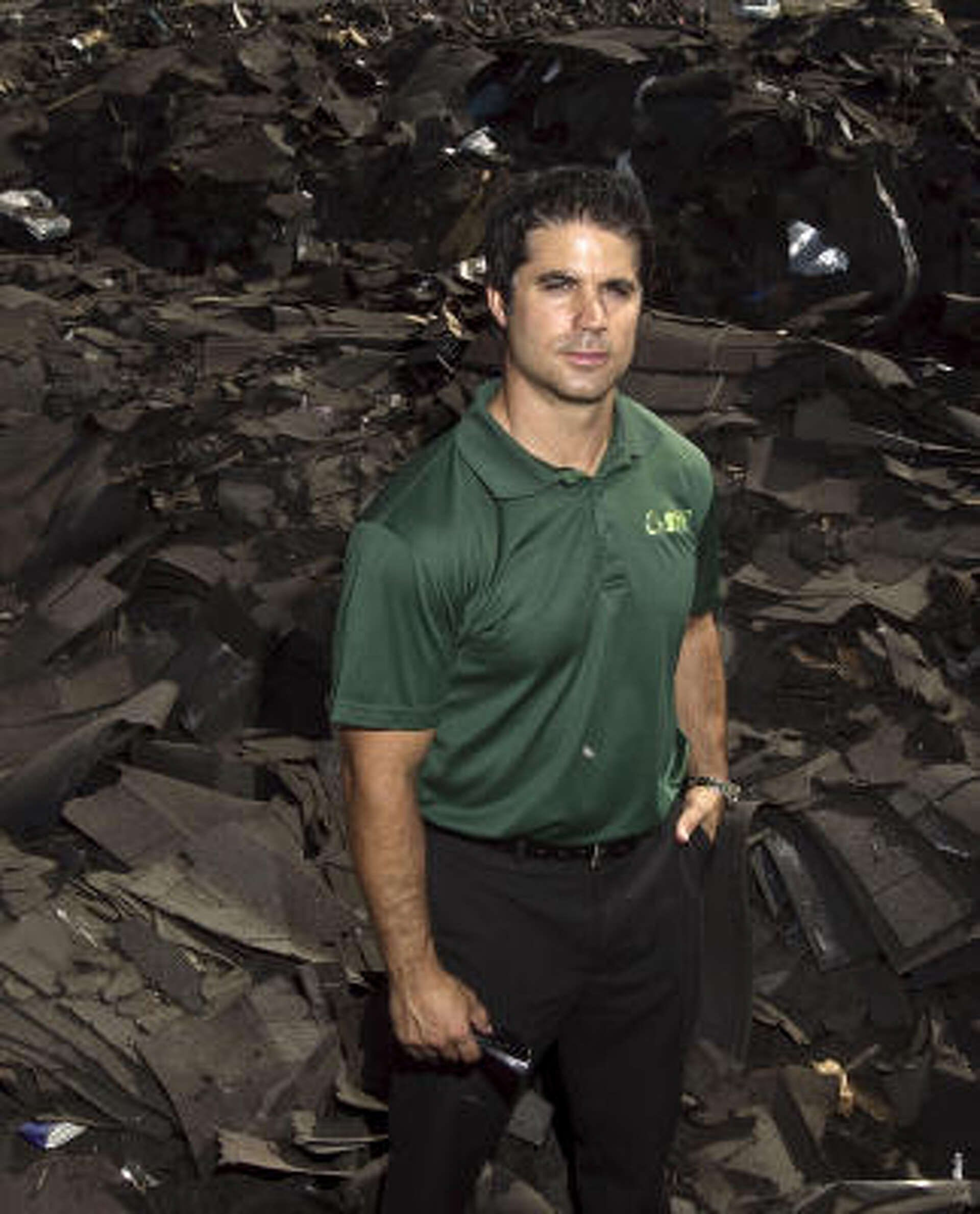 Recycling operation turns shingles into asphalt