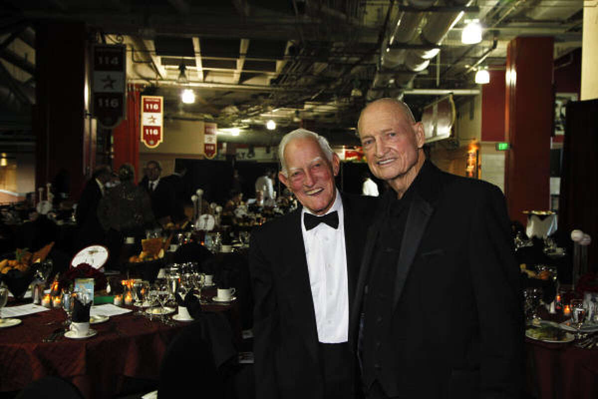 Late umpire Davidson lauded for being fair