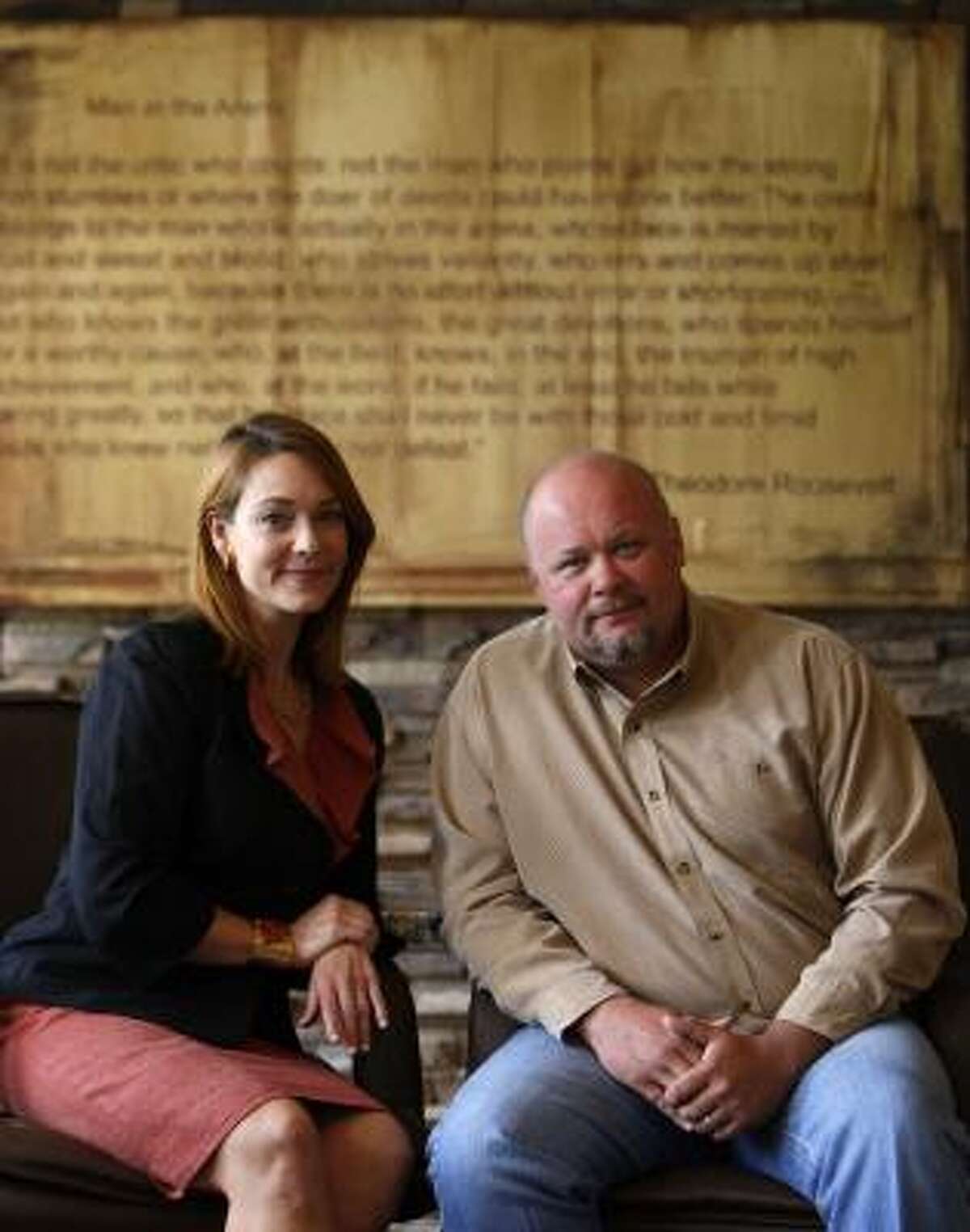 Chuck Norris endorses Greg Abbott on Riverwalk in San Antonio