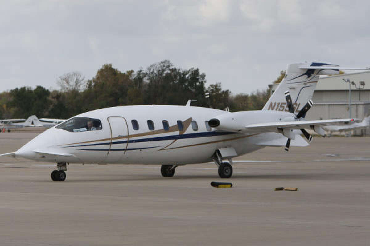 Charter flights give big lift to Sugar Land airport
