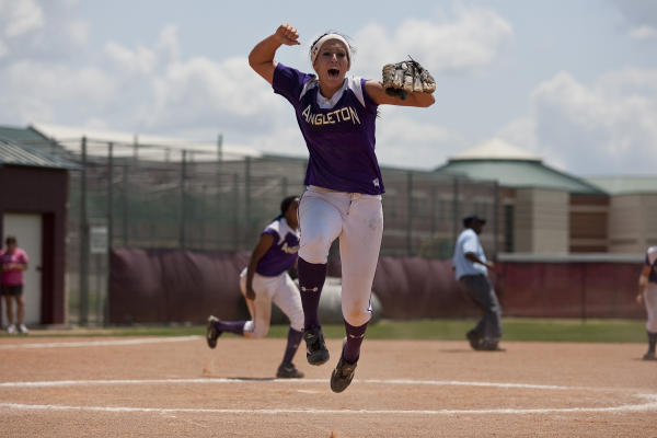 Angleton ousts Montgomery in series of softball powers
