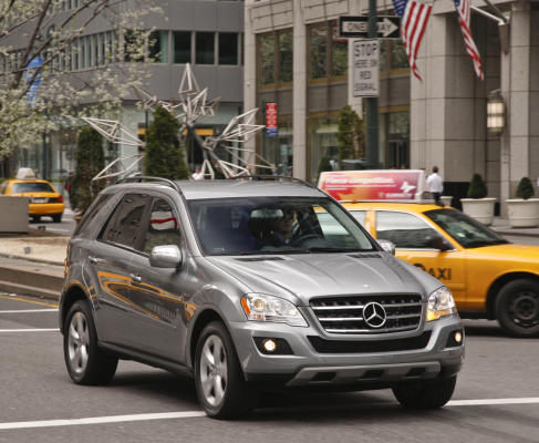 2010 Mercedes ML450 hybrid joins ML lineup