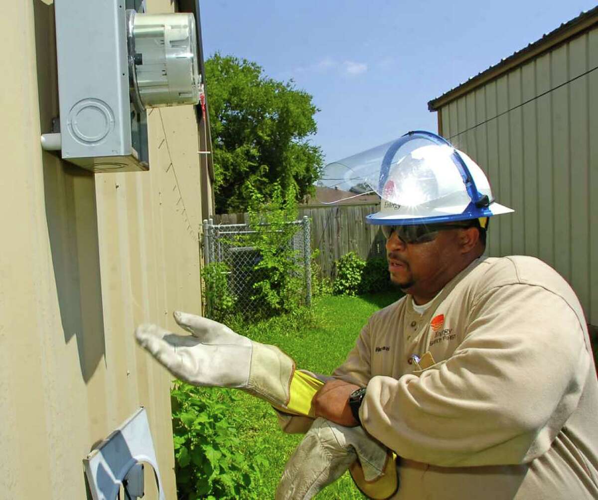 Entergy workers gauge work time with "heat index"