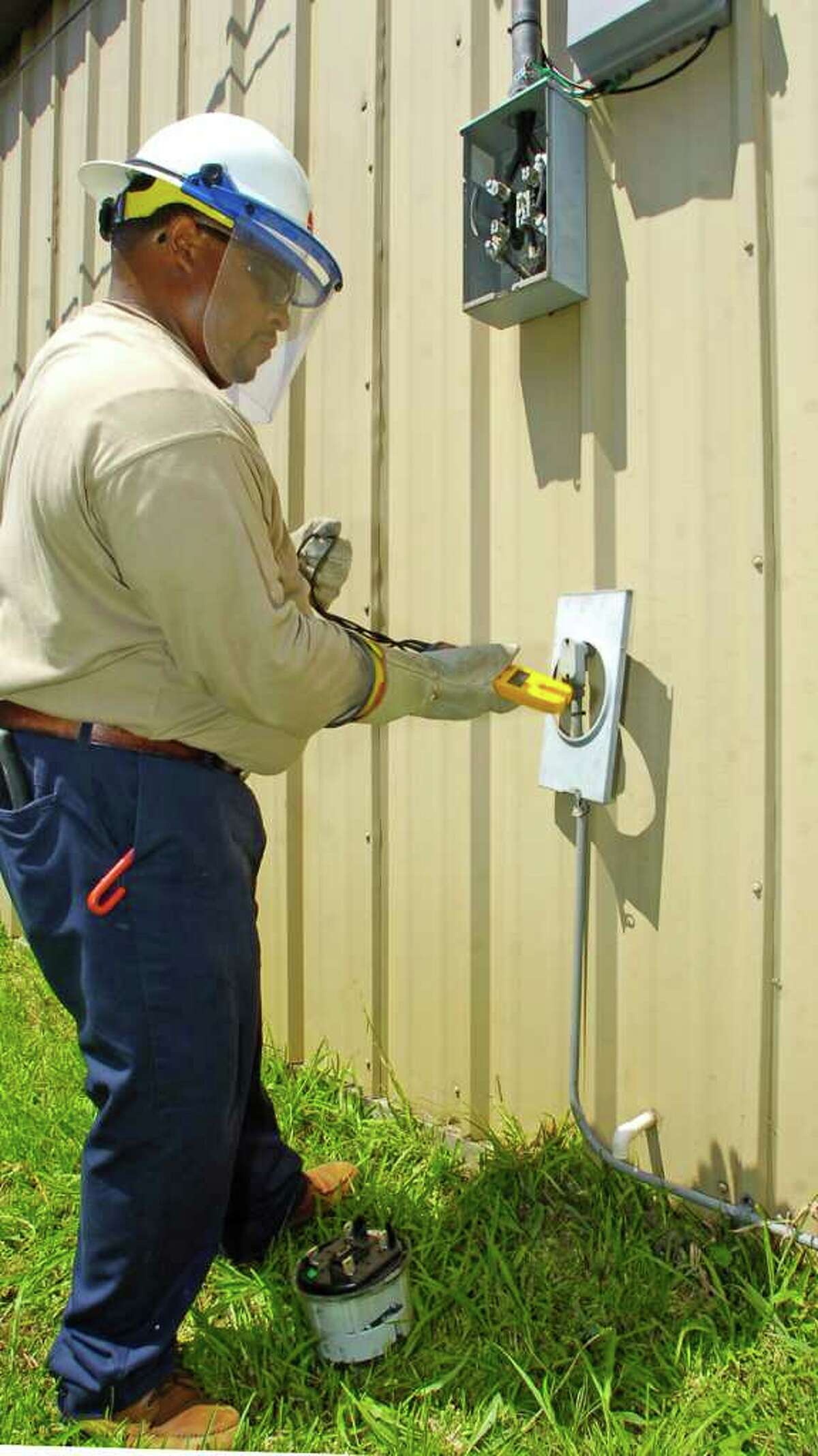 Entergy workers gauge work time with "heat index"