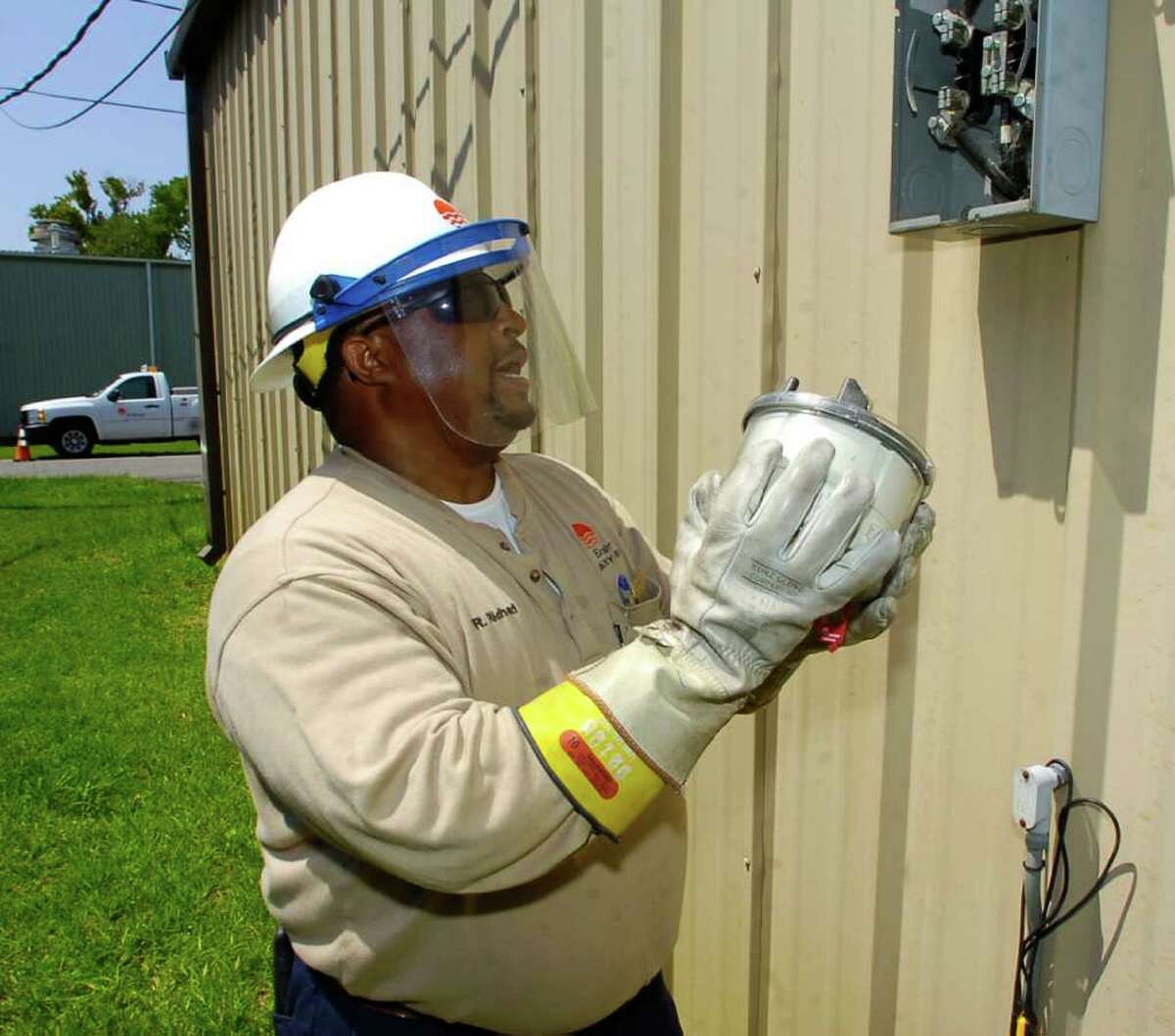 Entergy workers gauge work time with "heat index"