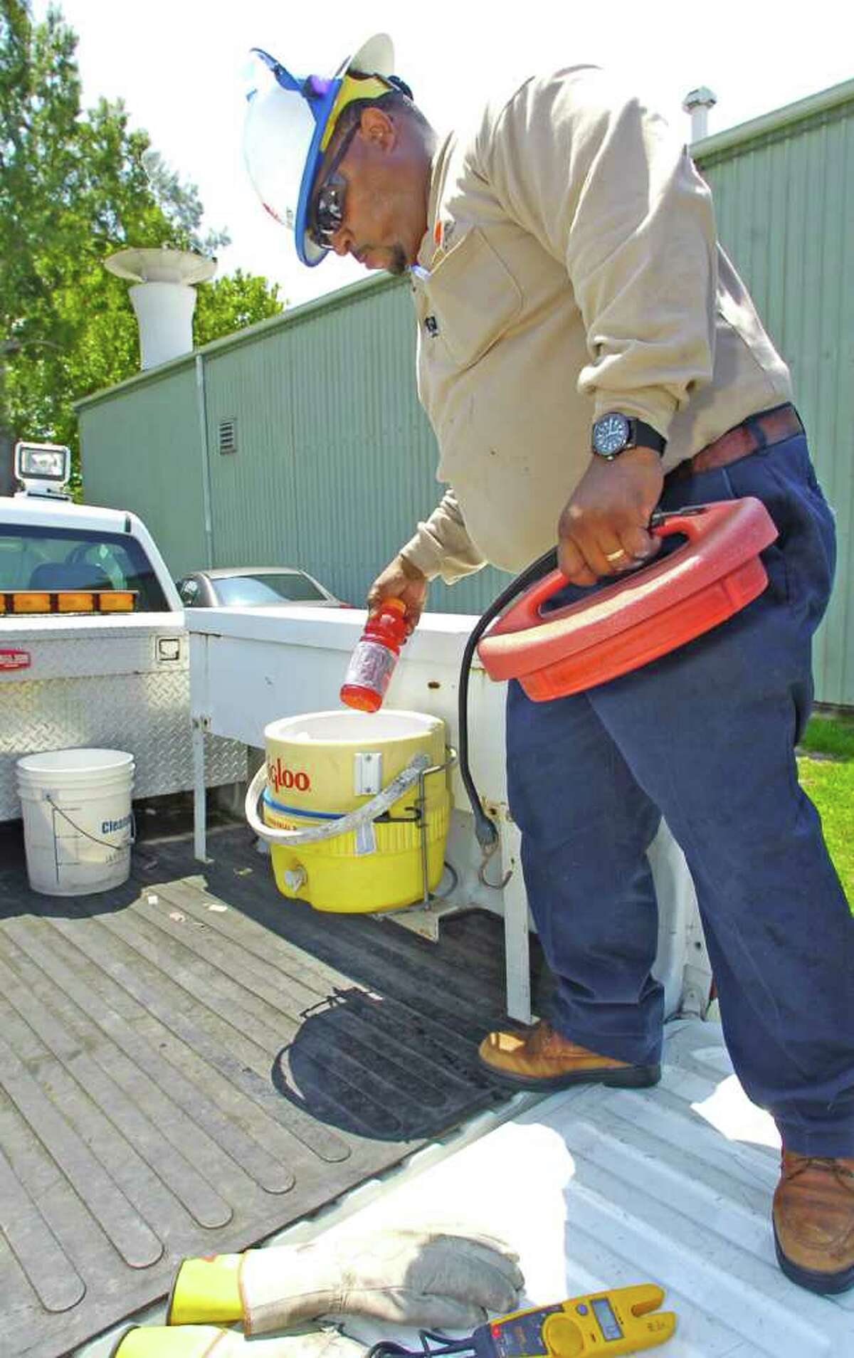 Entergy workers gauge work time with "heat index"