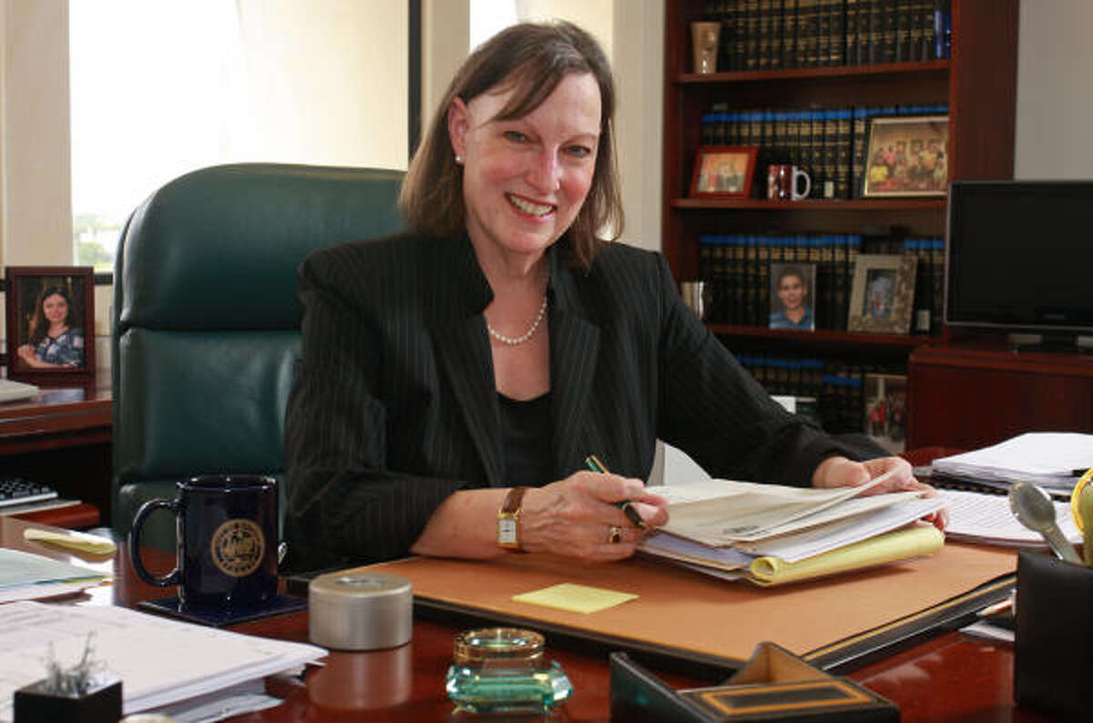 Longtime City Hall troubleshooter leaves post