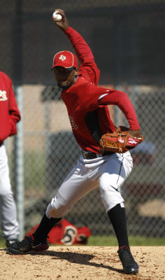 Astros' Gervacio turns head with unorthodox delivery