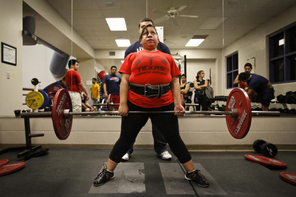 UHD powerlifting team helps build spirit