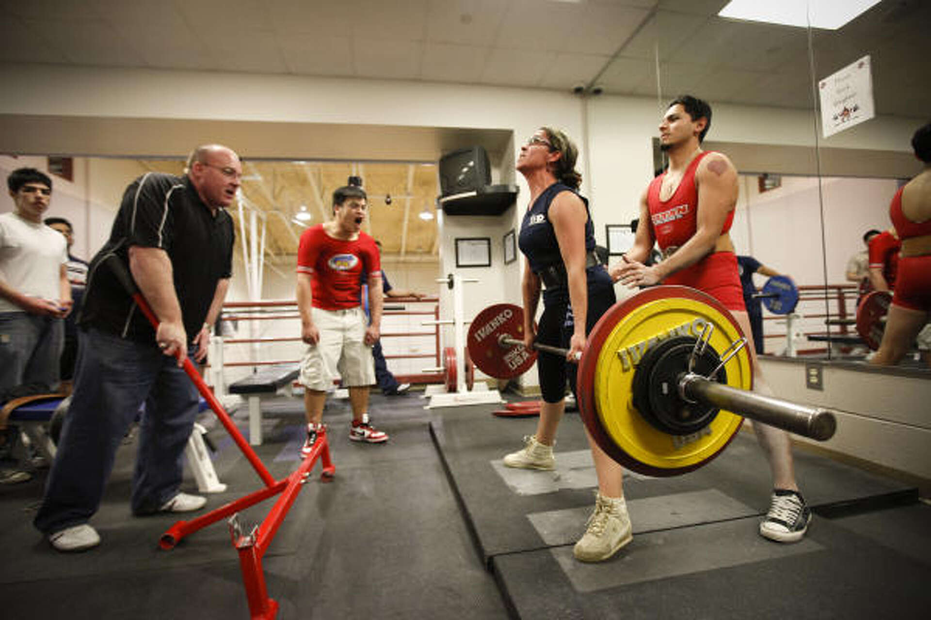 UHD powerlifting team helps build spirit