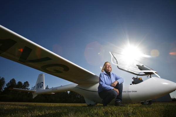Heights glider pilot wings her way into the record books