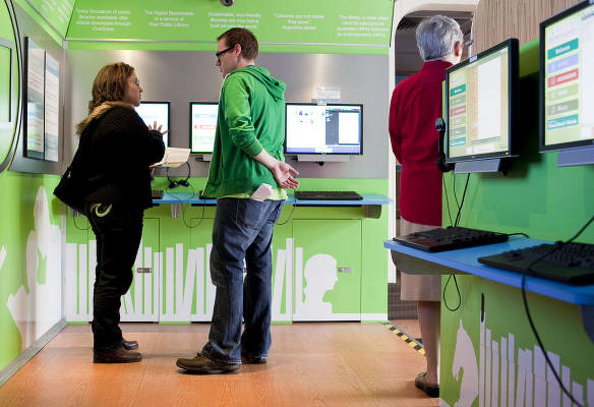 Checking out a digital library on wheels