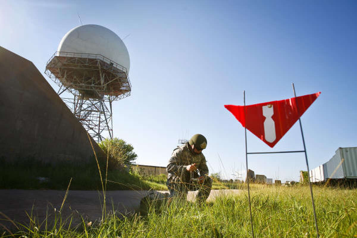 Texas Guard unit takes on risks of disabling roadside bombs