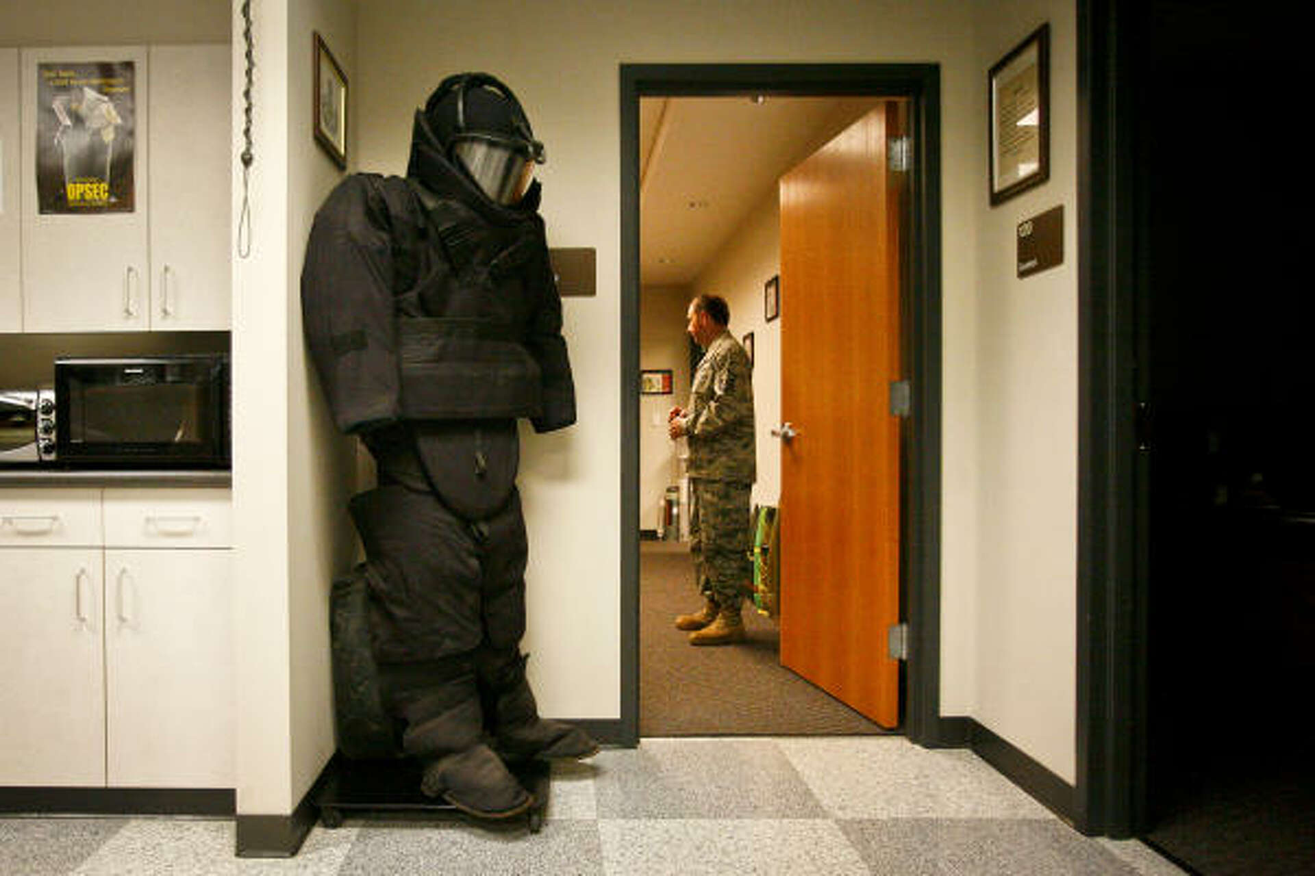 Texas Guard unit takes on risks of disabling roadside bombs