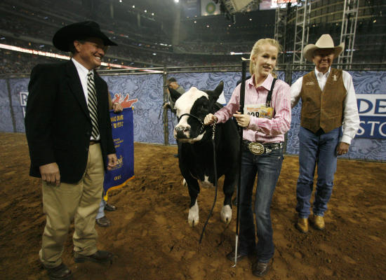 Angleton teen's steer crowned champ at rodeo